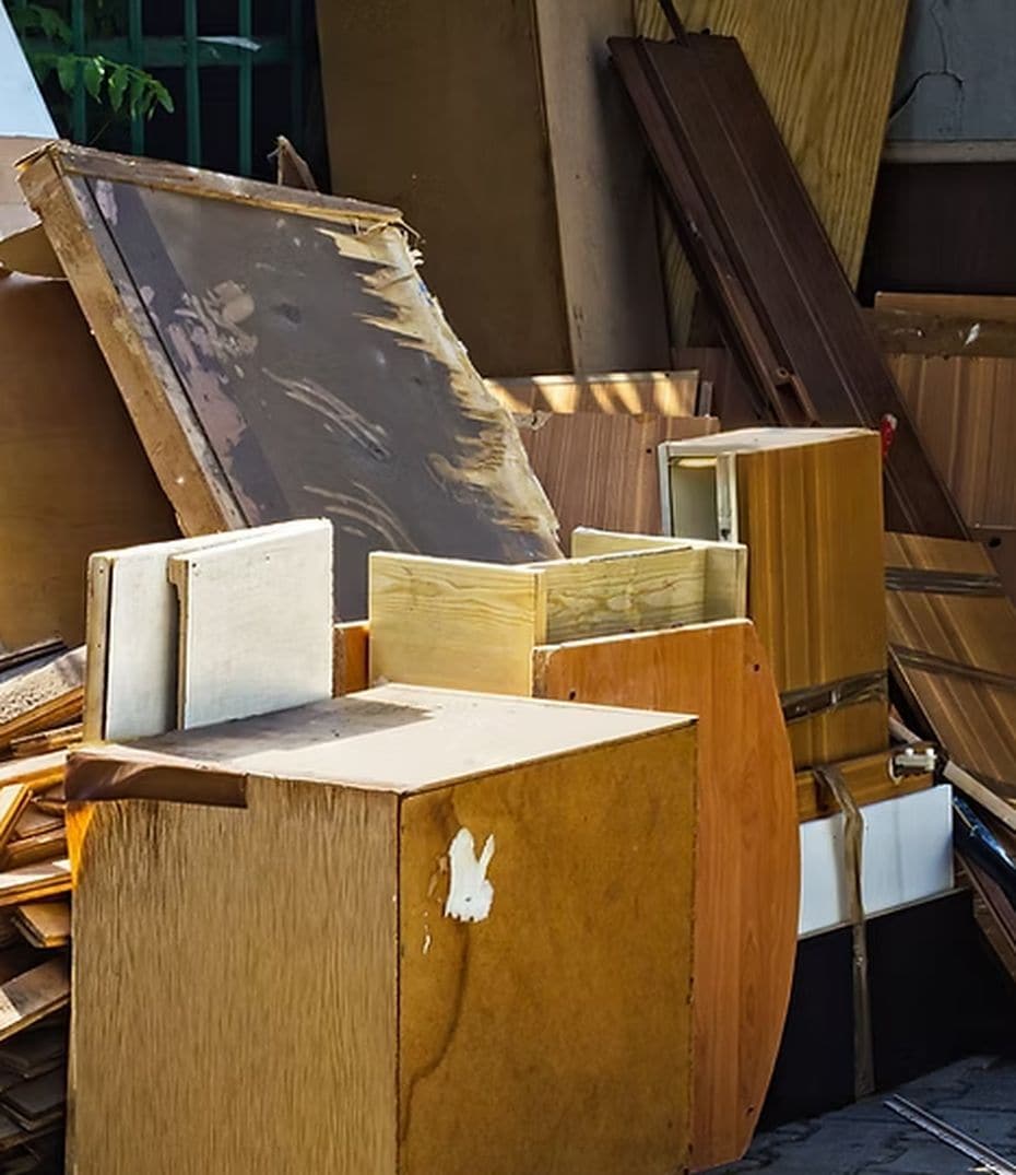 Junk Pluckers Offers Waste Management Services in Tacoma, WA 98499